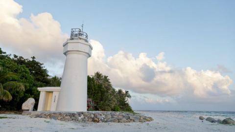 Chinese lighthouse in South China Sea begins operations