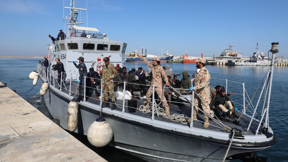 At least 25 dead after migrant boat sinks off Libya