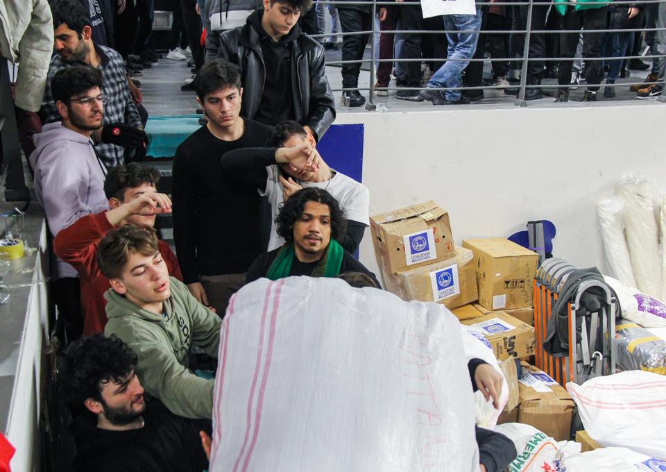 Türkiye’s expats rush to help quake victims