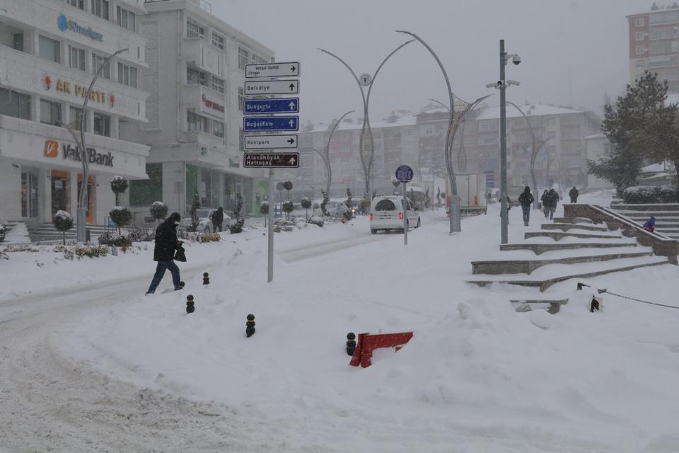 Snow blankets cities in Turkey, with cold snap expected to intensify